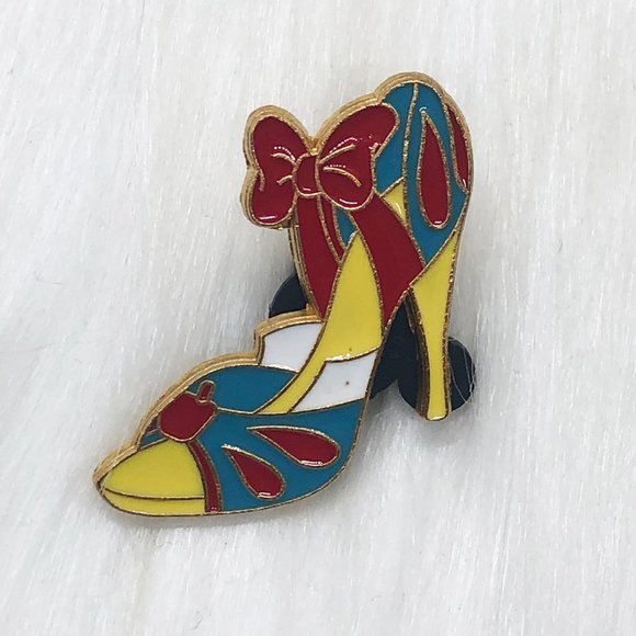 Disney | Jewelry | 525 Disney Snow White High Heels Pin | Poshmark